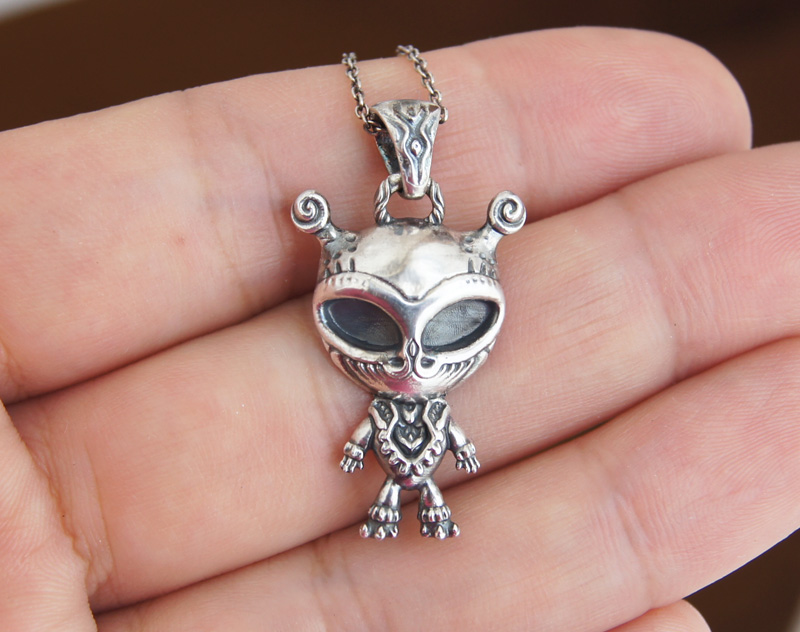 Alien pendant necklace. Digital file, 3d printed jewelry